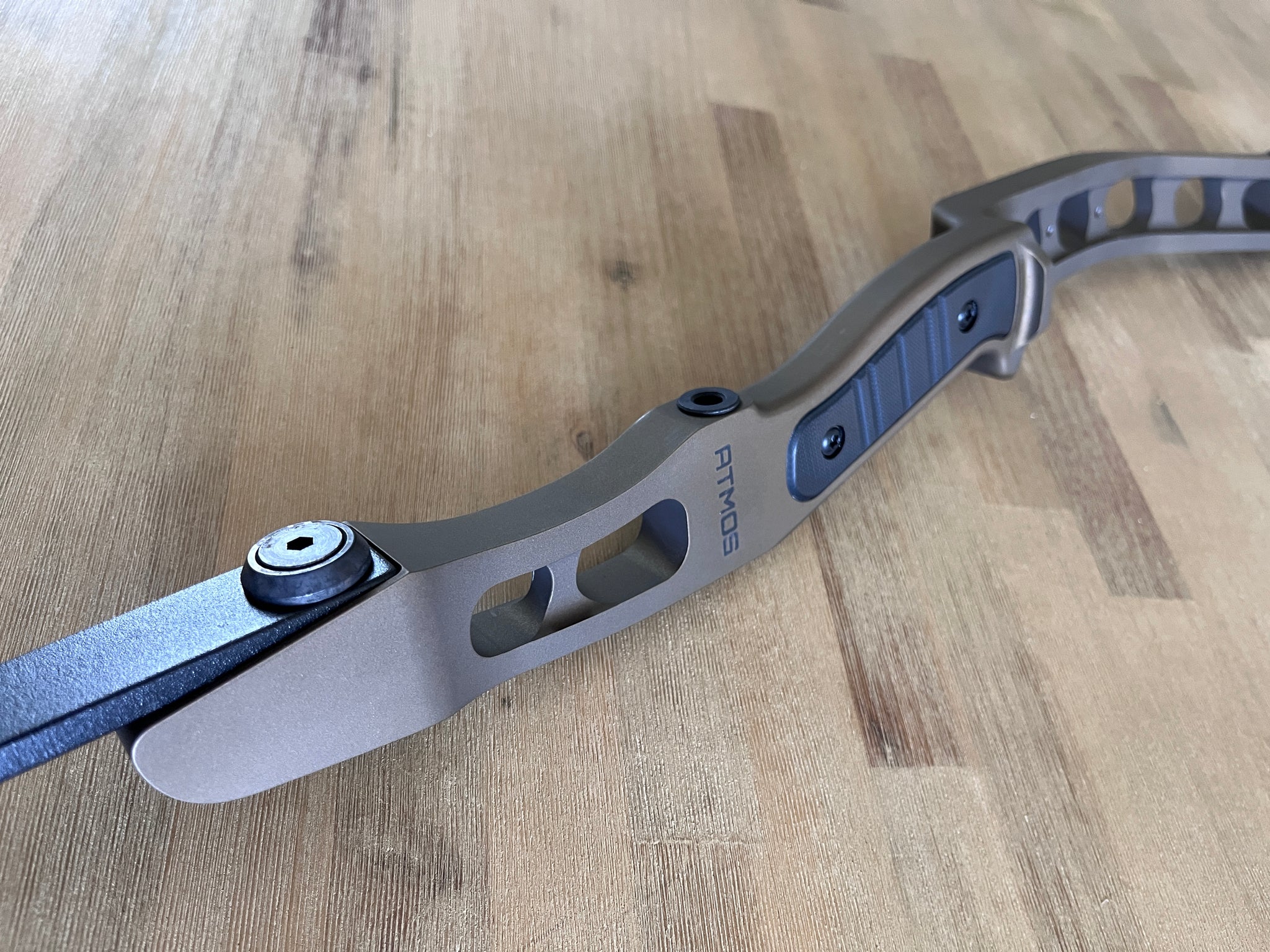 Atmos Compact Modern Longbow (Ships from US direct) – Survival Archery ...